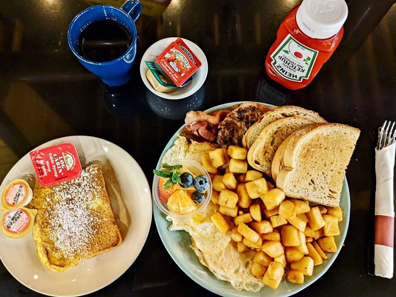 Hermie's - Filipino Canadian Restaurant