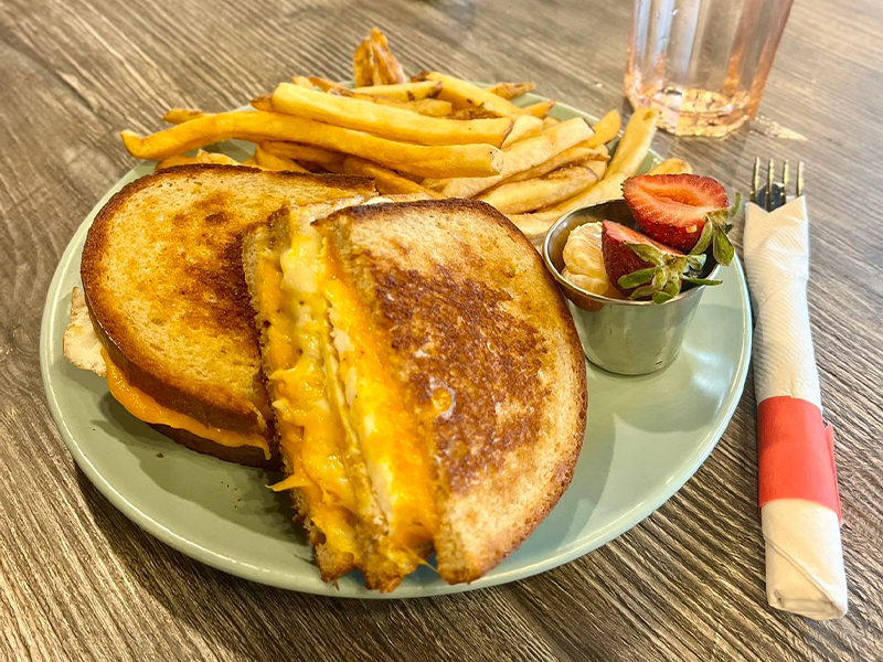 Hermie's - Filipino Canadian Restaurant